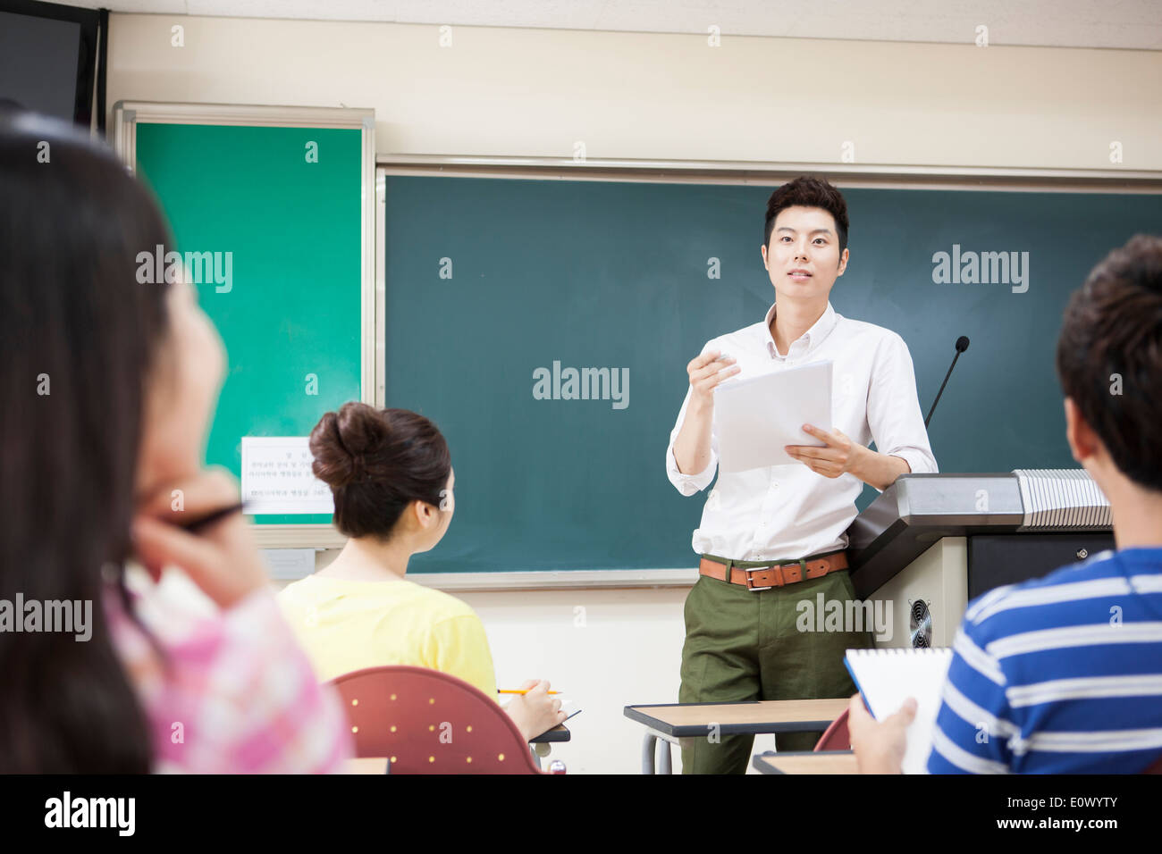 lecturer teaching the class Stock Photo - Alamy
