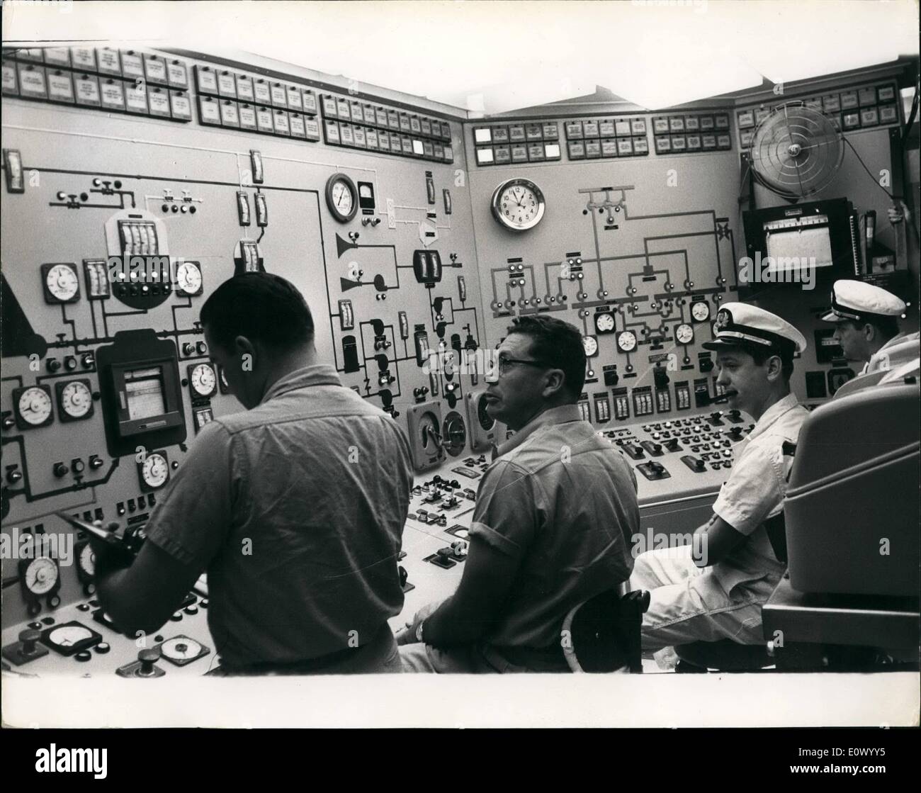 Nuclear powered vessel hi-res stock photography and images - Alamy