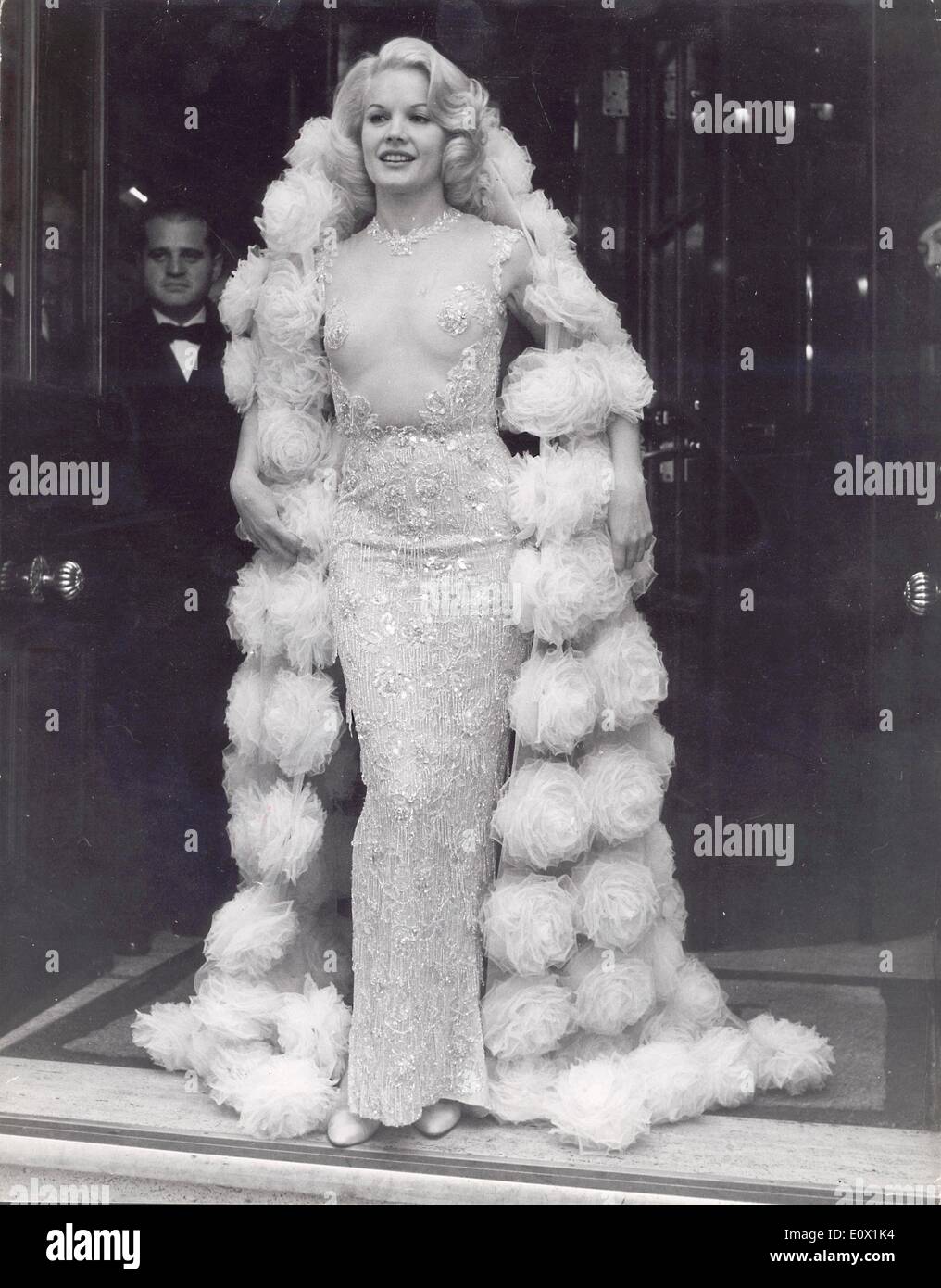 Carroll Baker at the premiere of her film 'The Carpetbaggers' Stock ...