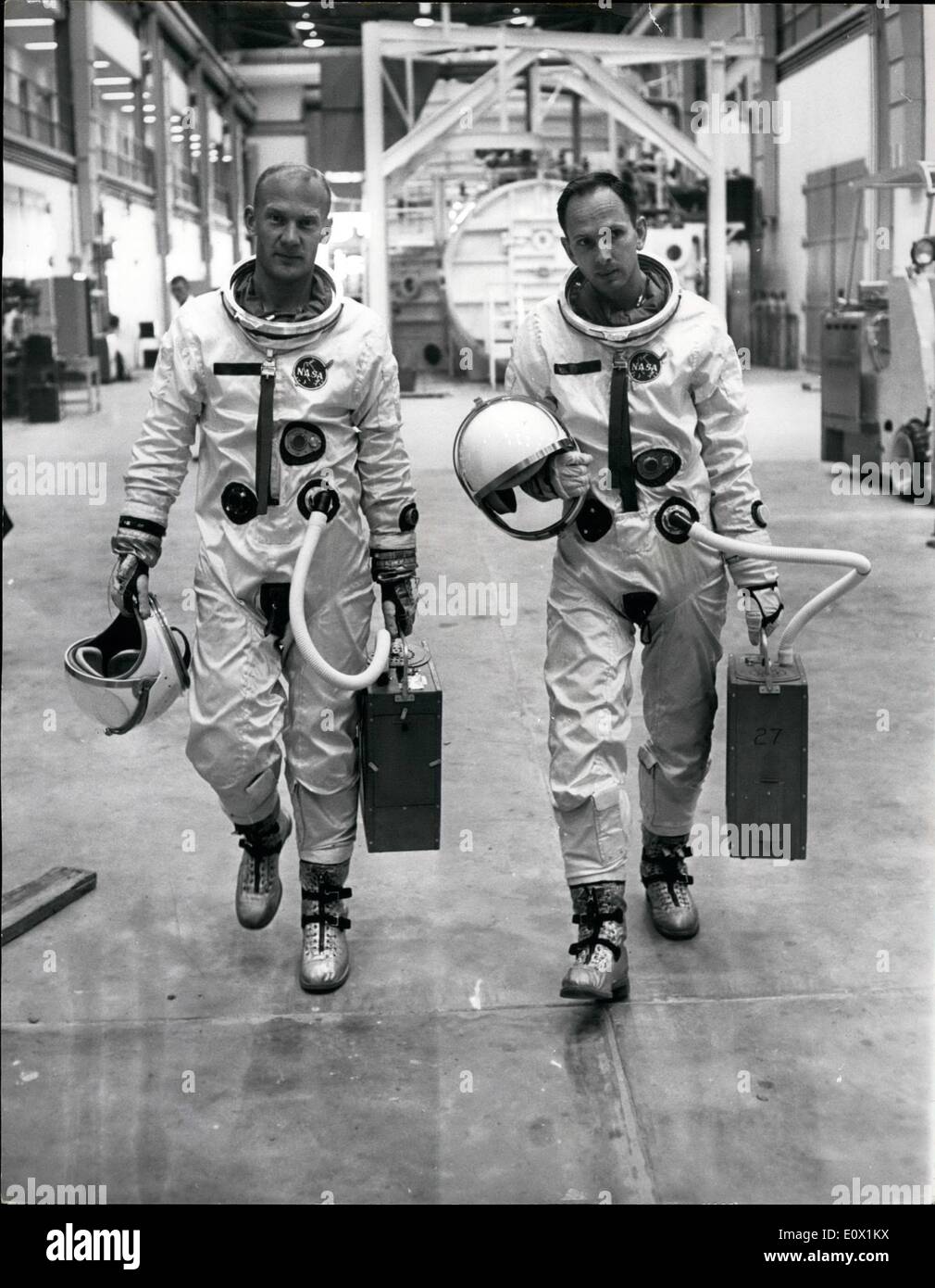 Nov 11 1964 life death astronaut hi-res stock photography and images ...