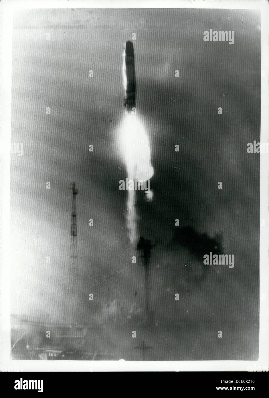 Rocket streak hi-res stock photography and images - Alamy