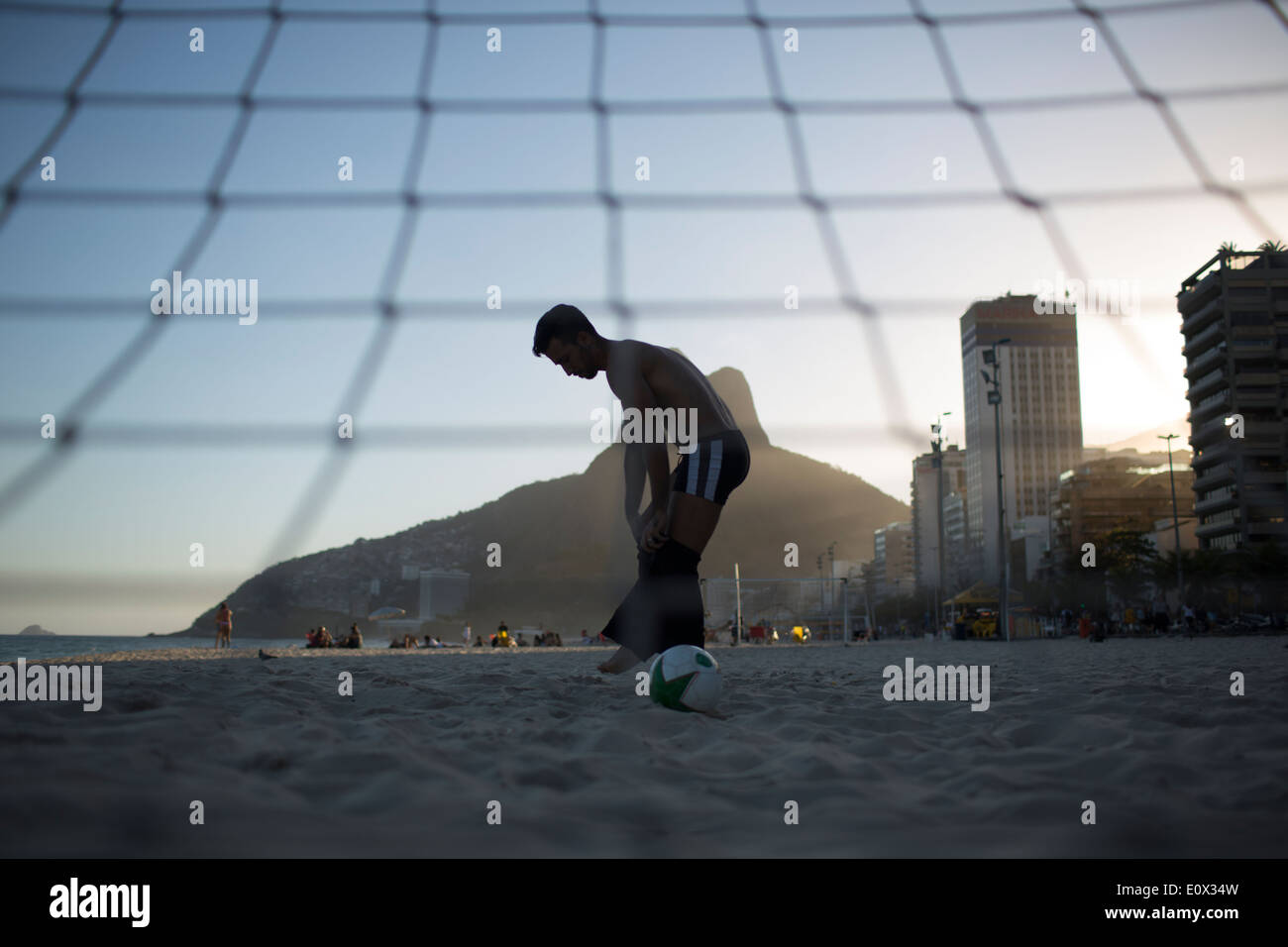 Changing clothes beach hi-res stock photography and images - Alamy