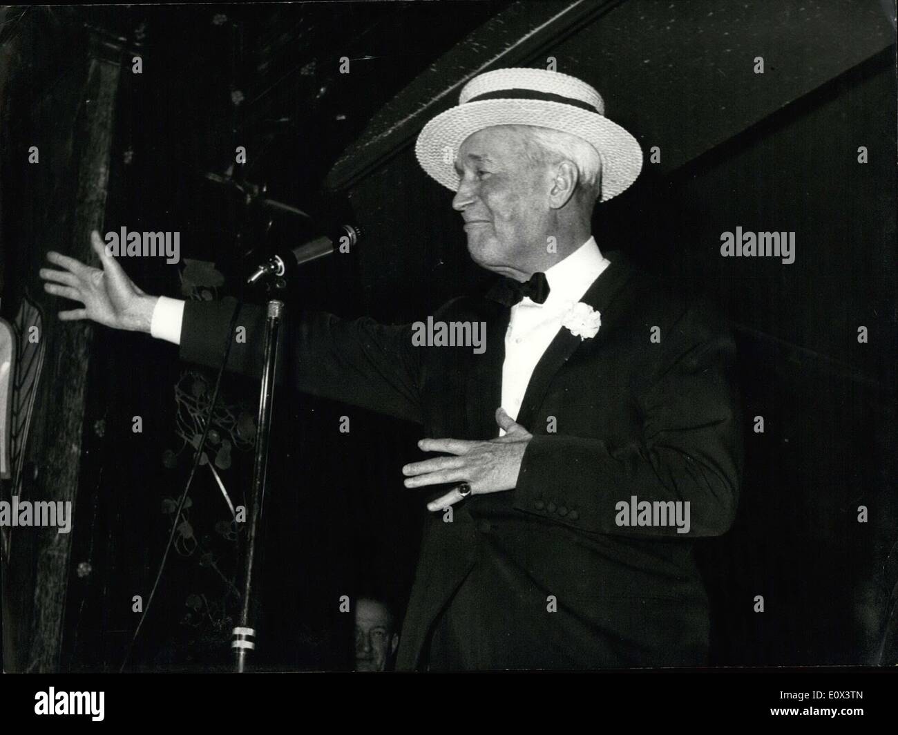 1965 maurice chevalier performing hi-res stock photography and images ...