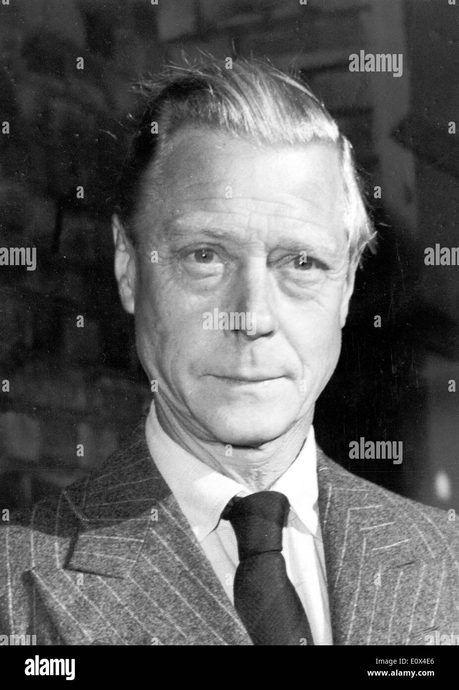 The Duke of Windsor arrives at Victoria Station Stock Photo - Alamy