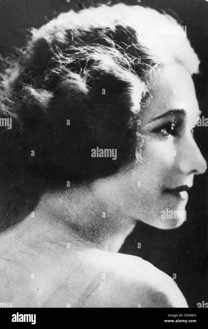 Wallis simpson portrait hi-res stock photography and images - Alamy