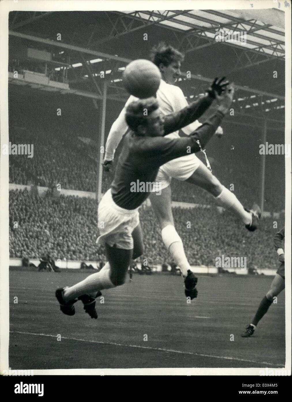 Liverpool leeds 1965 hi-res stock photography and images - Alamy