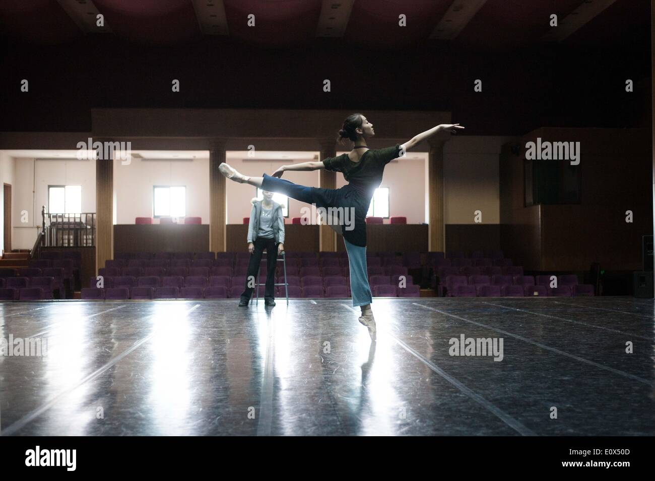 Empty ballet stage spotlight hi-res stock photography and images - Alamy