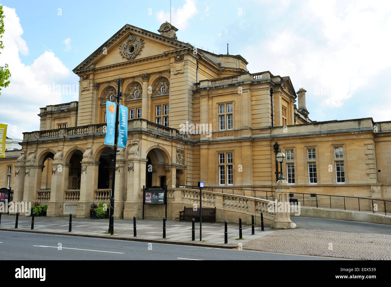 Cheltenham hi-res stock photography and images - Alamy