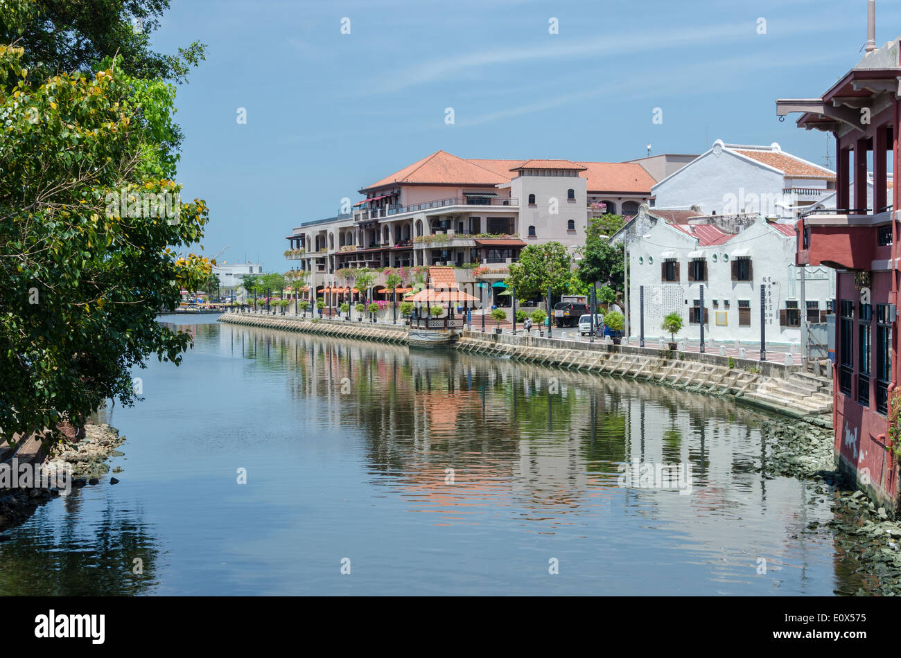The Malacca river flowing through the Malaysian city of Malacca Stock ...