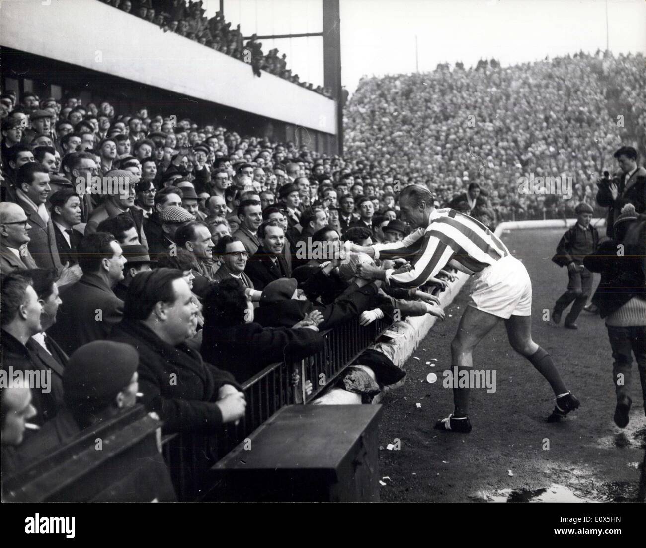 Stanley matthews football hi-res stock photography and images - Alamy