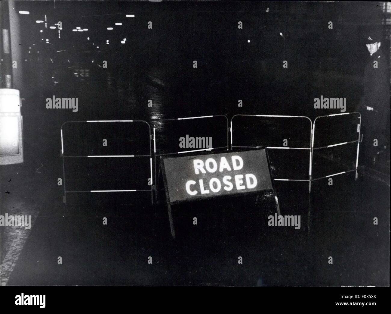 Tunnel entrance road signs hi-res stock photography and images - Alamy