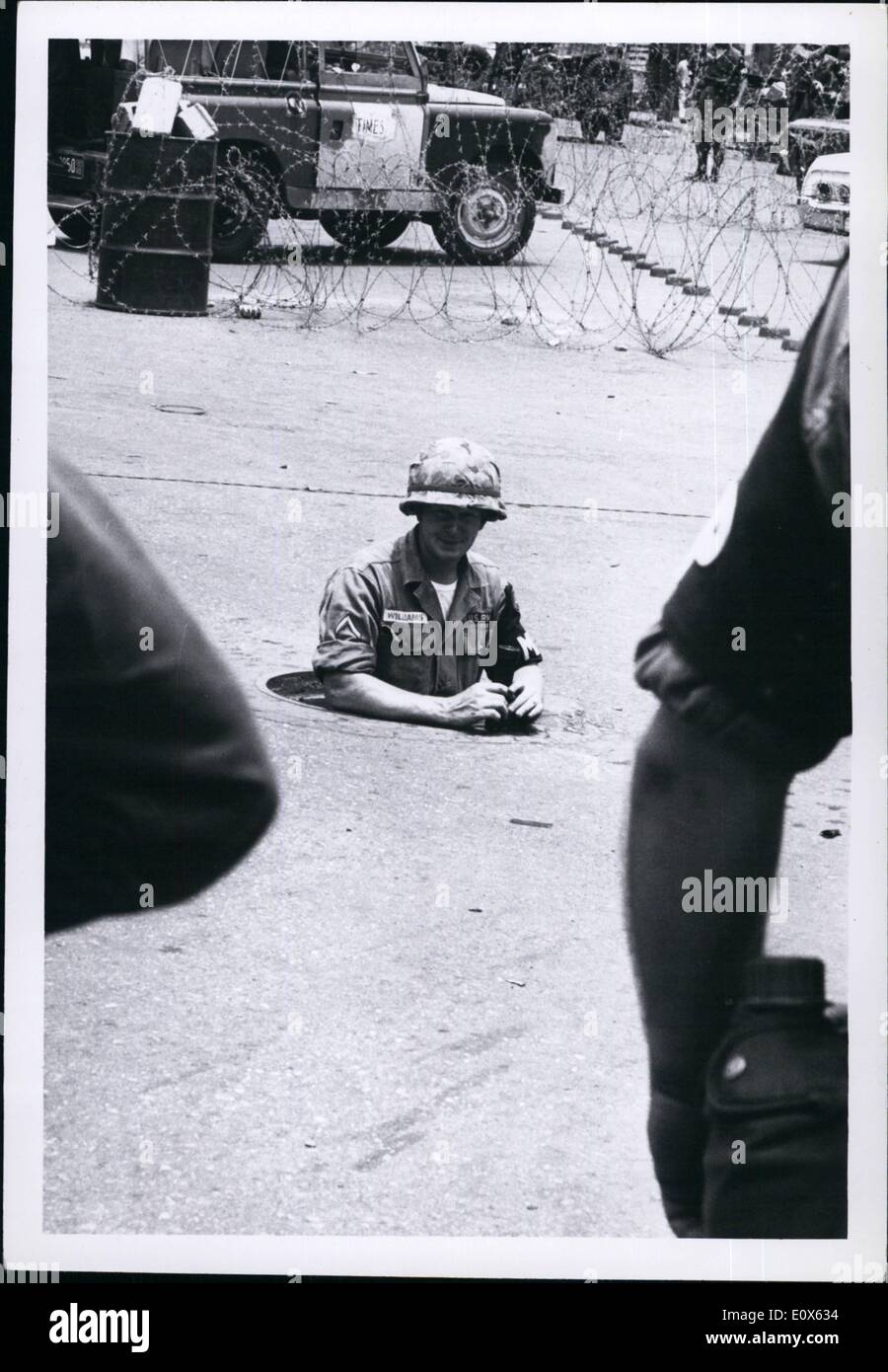 May 05, 1965 - Dominican Civil War: US Army roadblock-observer using ...