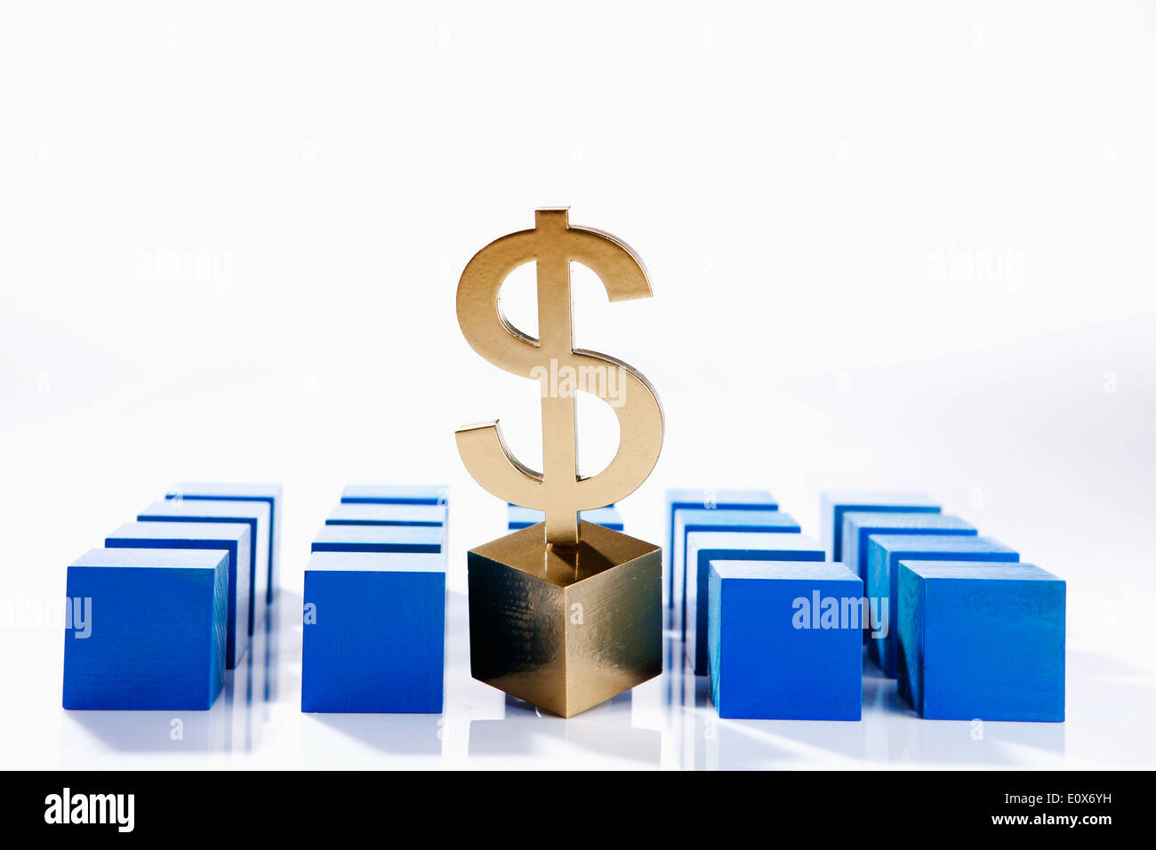 Golden us dollar sign hi-res stock photography and images - Alamy