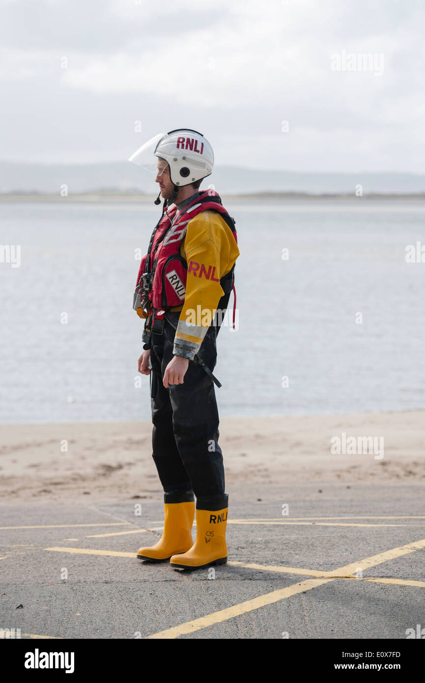 Rnli lifeboat crew hi-res stock photography and images - Alamy