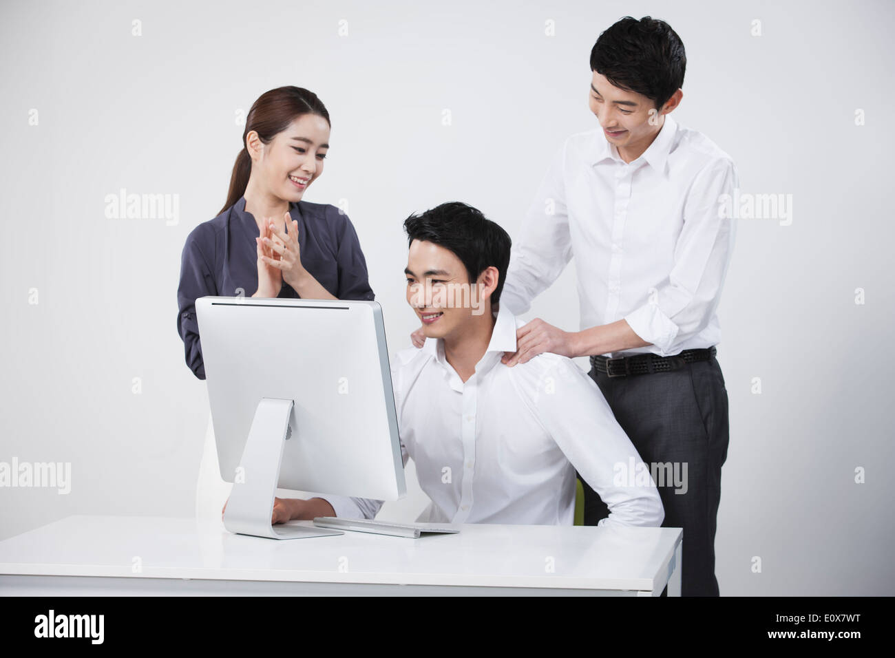 Two men clapping hi-res stock photography and images - Alamy