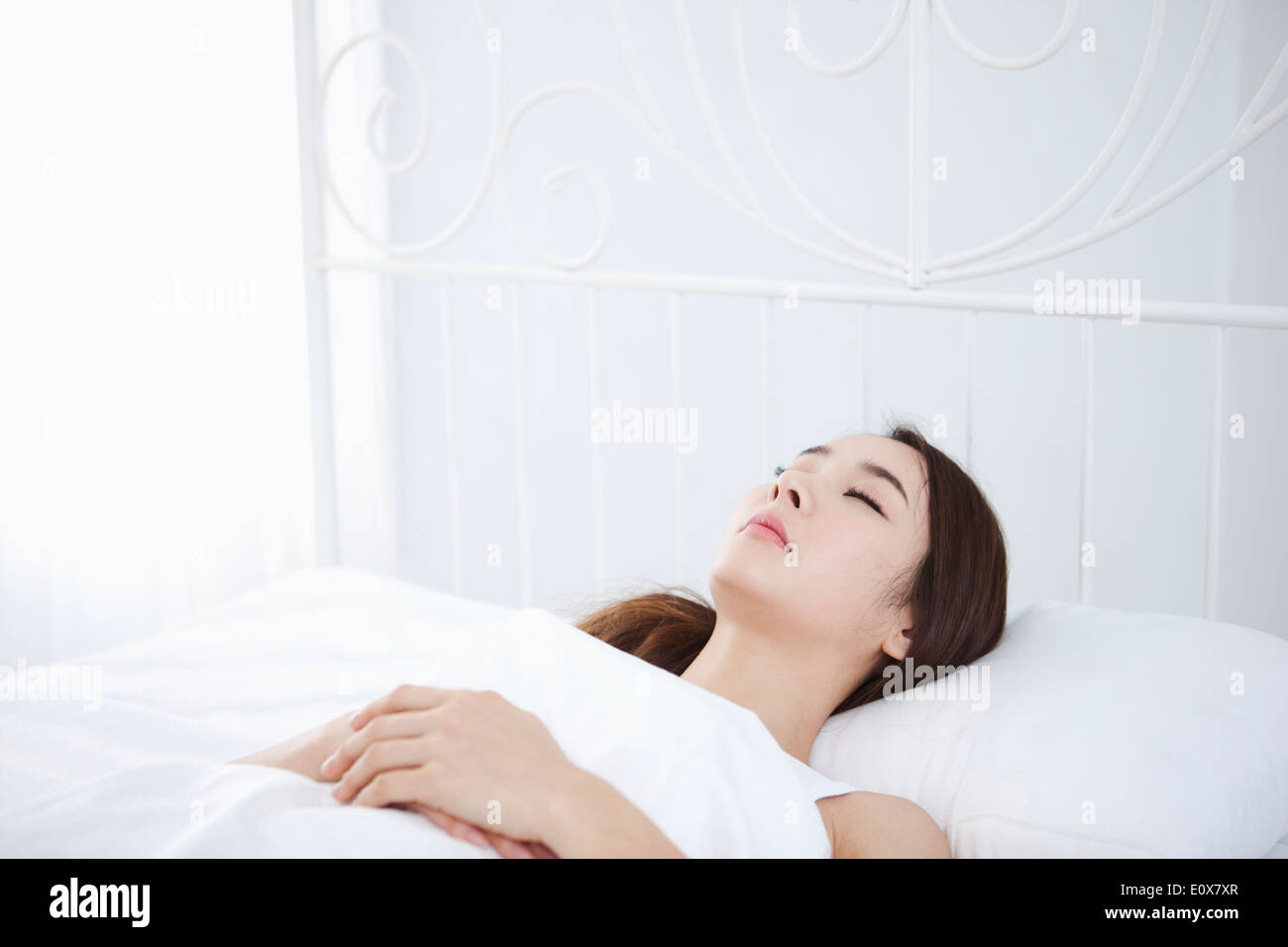 Woman sheets bed hi-res stock photography and images - Alamy