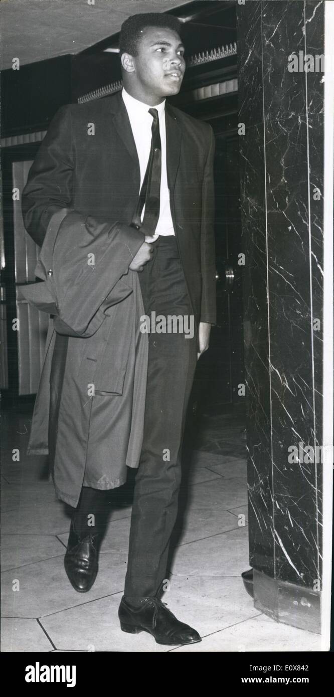 Cassius clay 1965 hi-res stock photography and images - Alamy