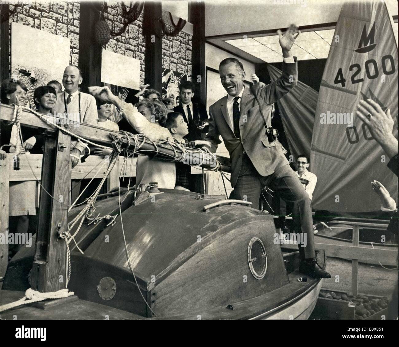 Aug. 08, 1965 - Bob Manry visits Tinkerbelle in London.: Robert Manry ...