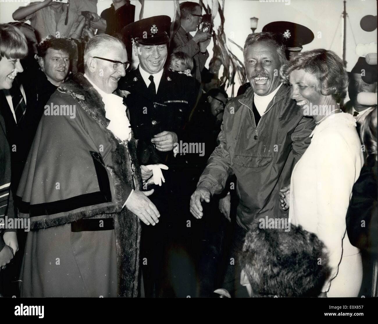 Aug. 08, 1965 - BIG WELCOME FOR BOB MANRY WHEN HE ARRIVES AFTER ...