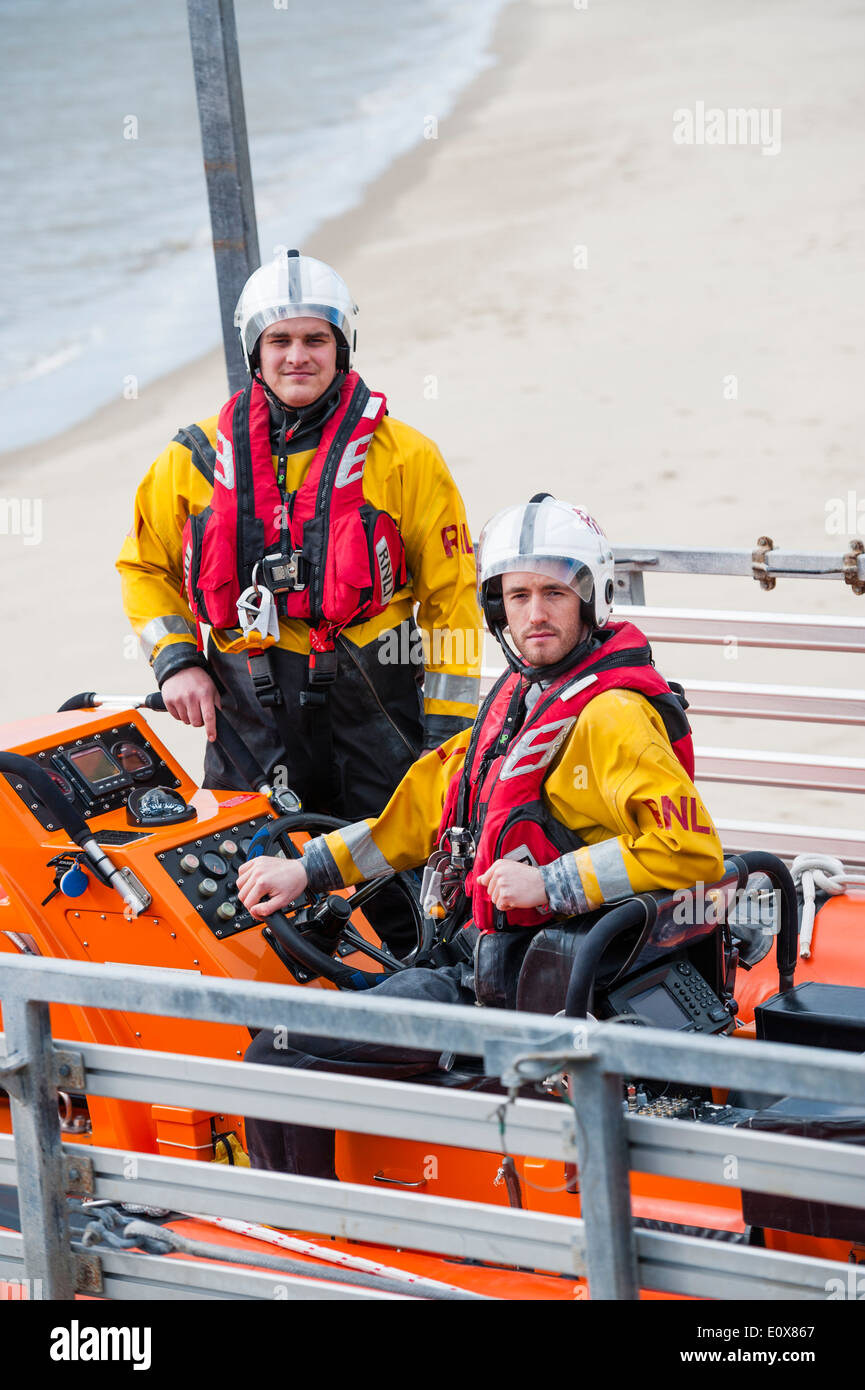 Rnli lifeboat crew hi-res stock photography and images - Alamy