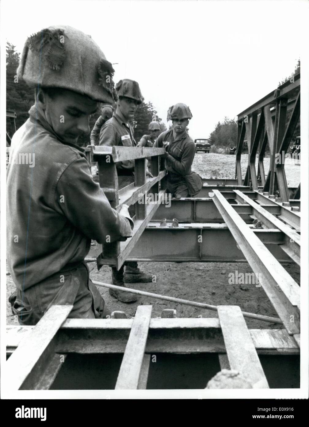 Bailey bridge hi-res stock photography and images - Alamy