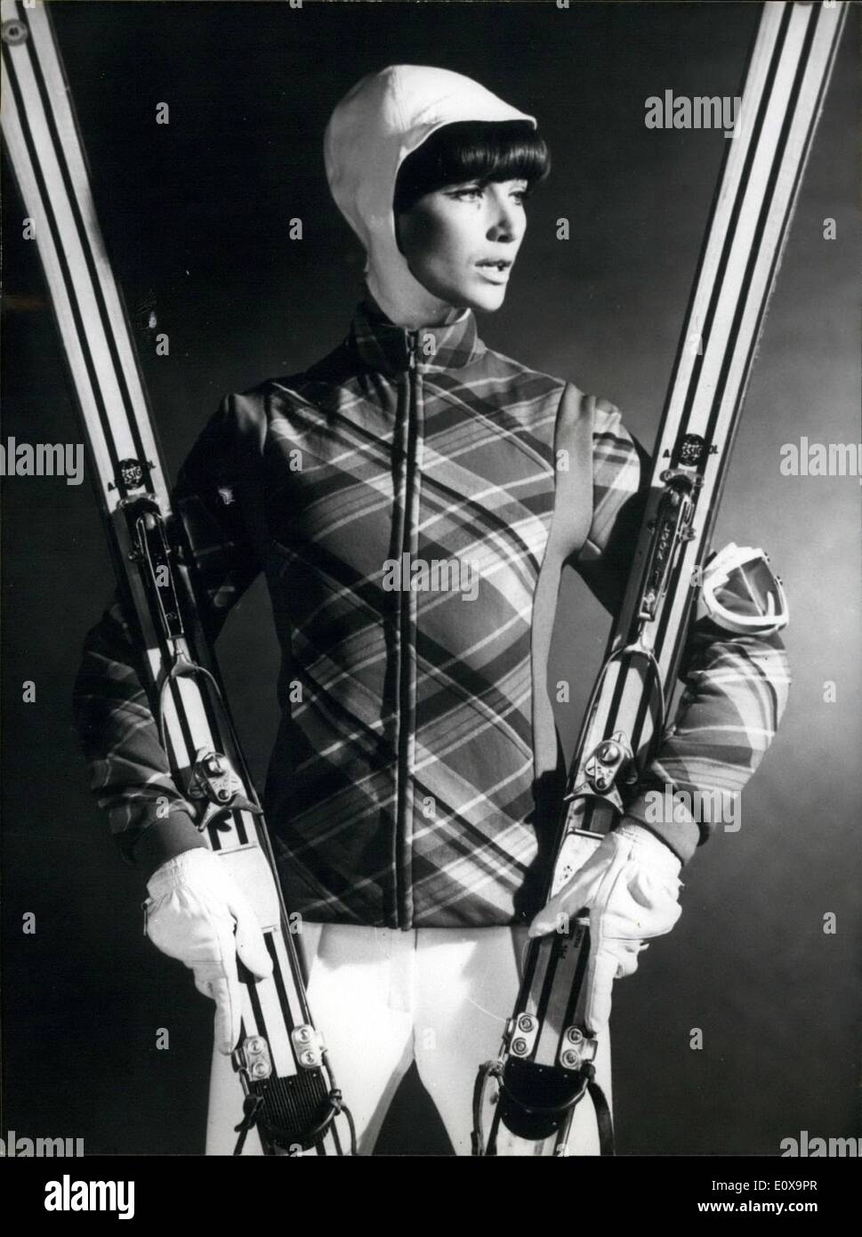 Oct. 10, 1965 - Paris Fashion. Ops: Skiing outfit designed by a Paris ...