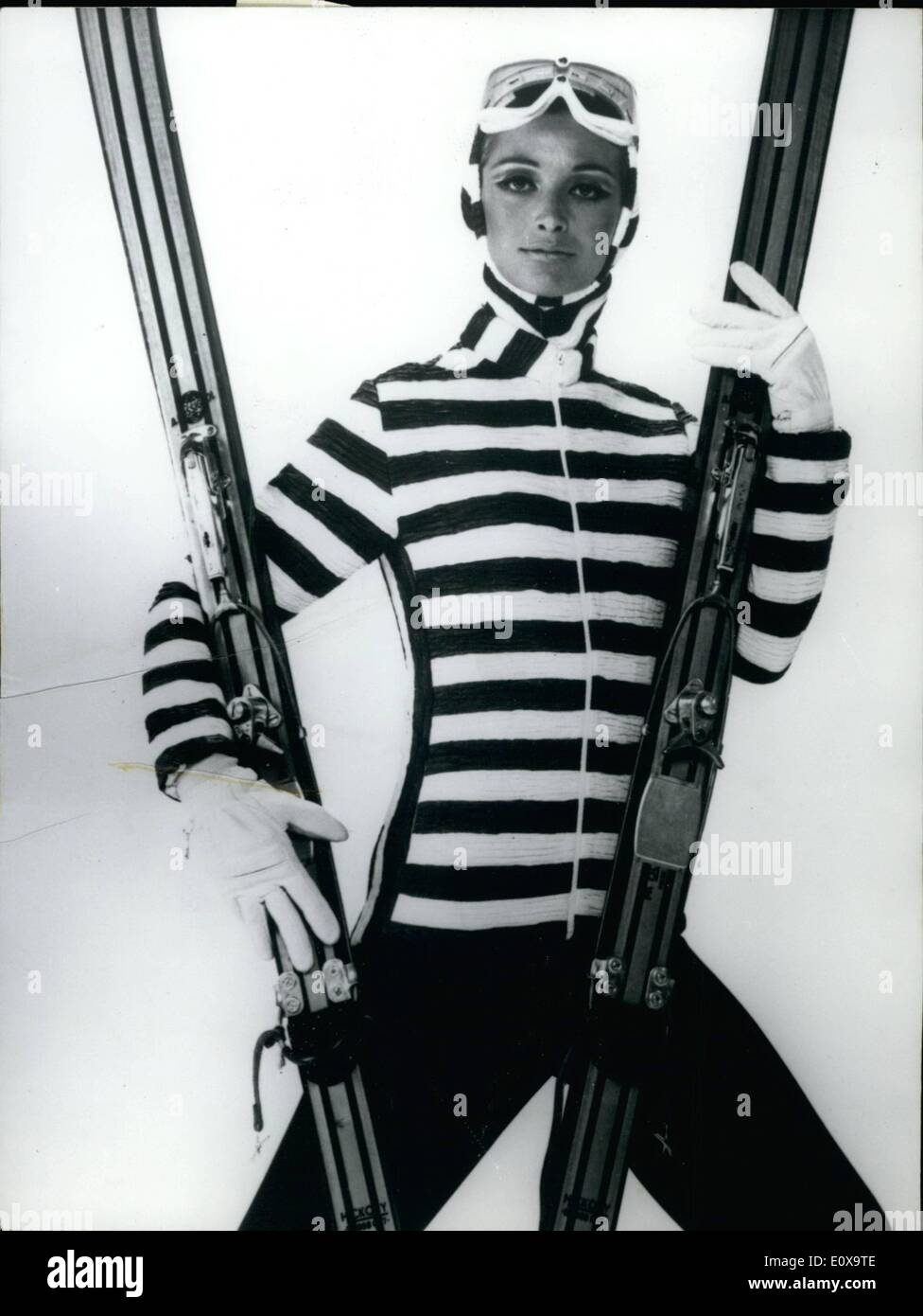 Oct. 10, 1965 - Paris Fashions OPS: Skiing outfit designed by a Paris ...