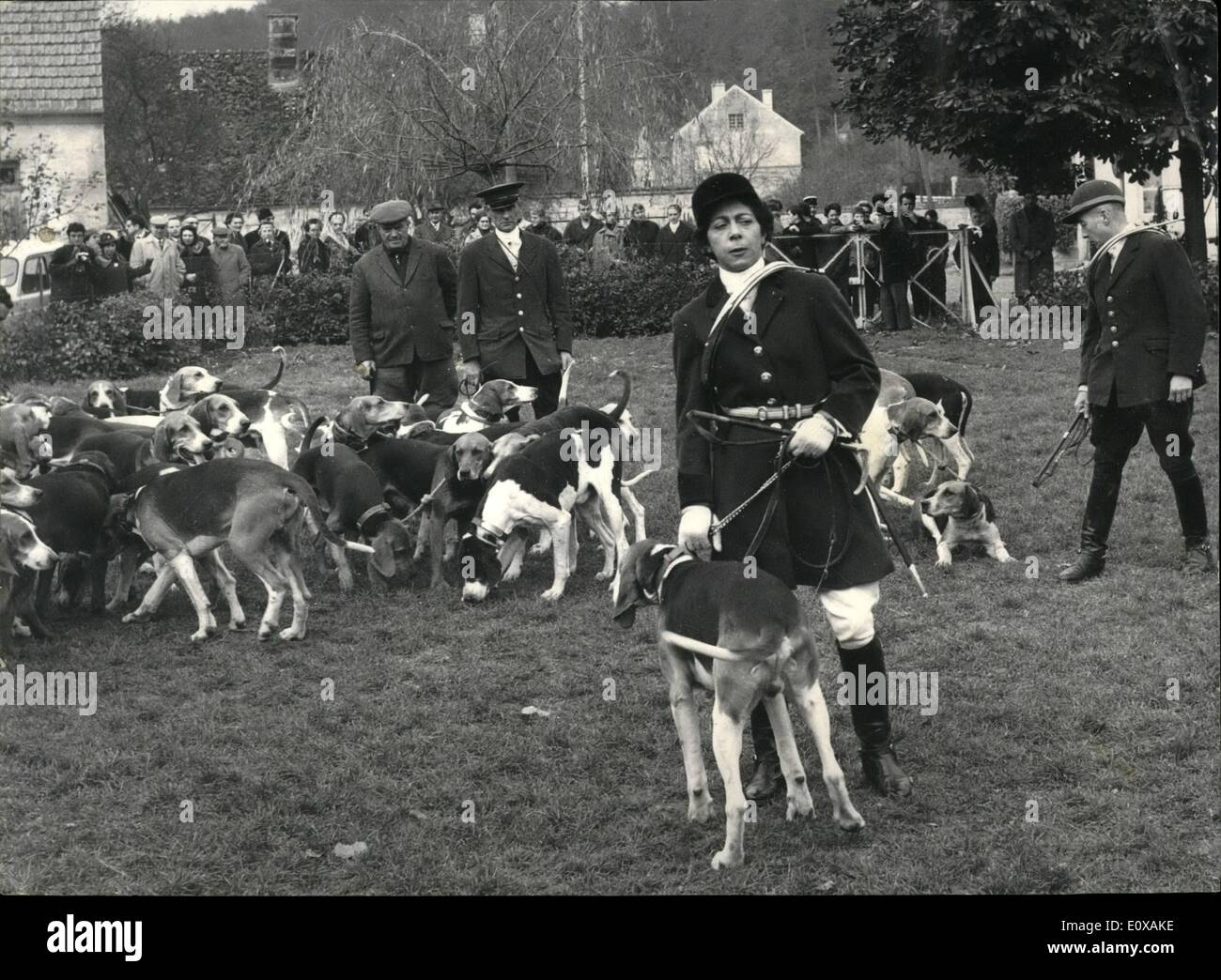Nov. 11, 1965 - Baroness Rothschild hunting party at Compiegne: A ...