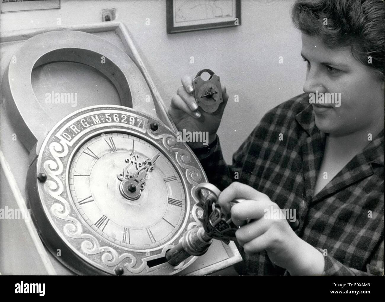 17th century lock hi-res stock photography and images - Alamy