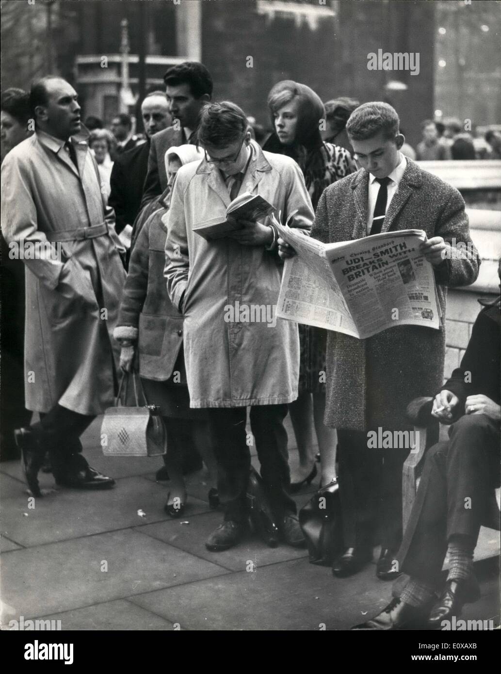 Nov. 11, 1965 - Mr. Smith declares U.D.I. crowds at the house ...