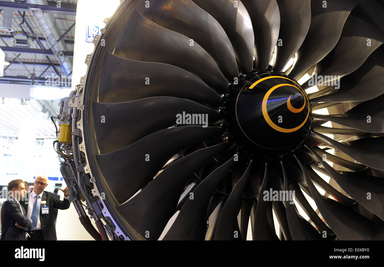 Rolls royce trent 1000 engine hi-res stock photography and images - Alamy