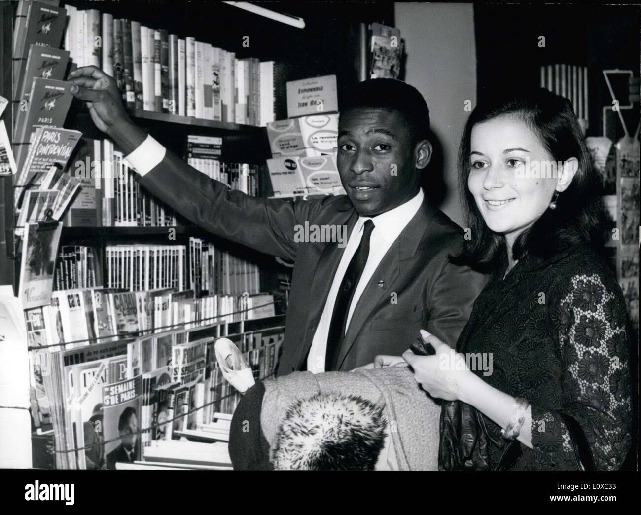 Pele on honeymoon trip to paris hi-res stock photography and images - Alamy