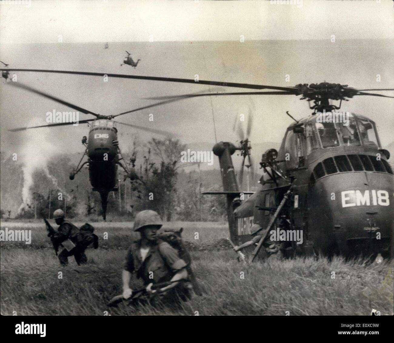 Helicopter vietnam 1966 hi-res stock photography and images - Alamy