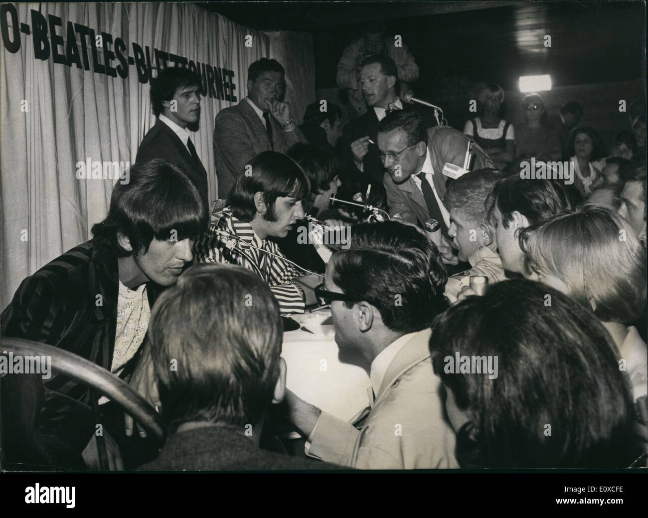 1966 beatles hi-res stock photography and images - Alamy