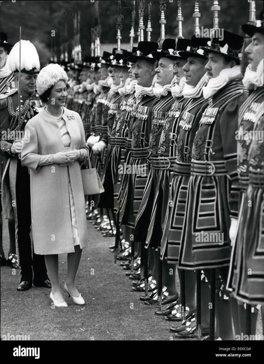 Queen queens guard hi-res stock photography and images - Alamy