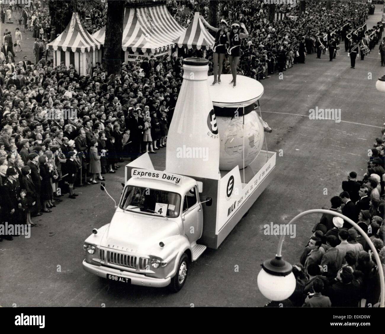 Apr. 10, 1966 - London's Easter Parade in Battersea Park Stock Photo ...