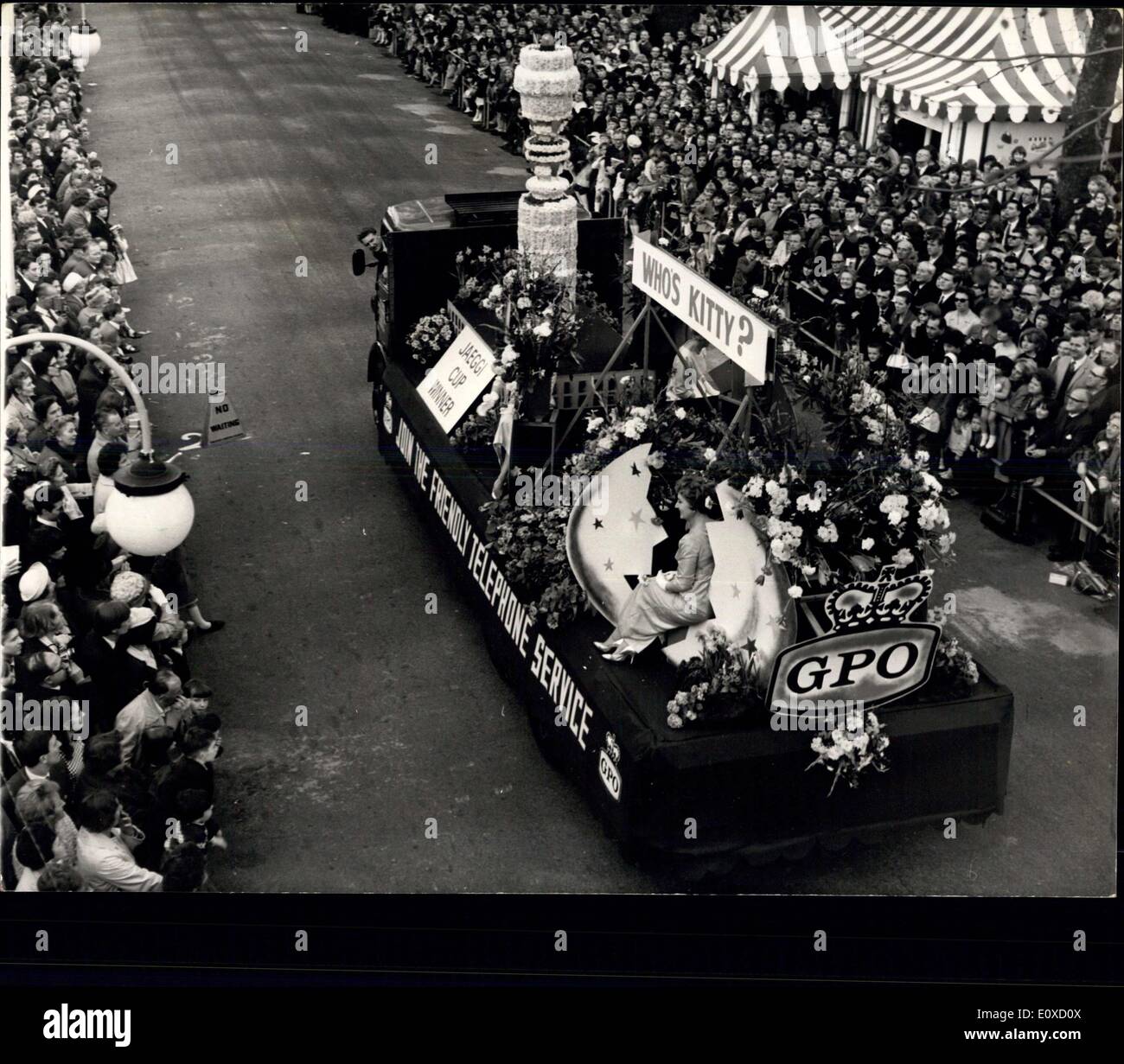 Easter parade in battersea park hi-res stock photography and images - Alamy