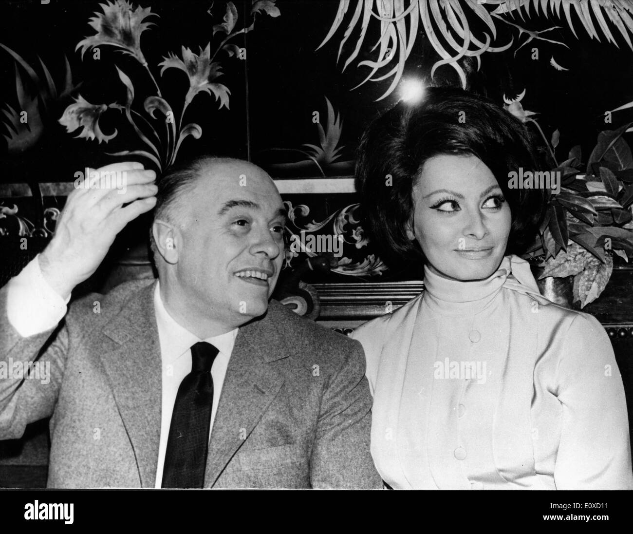 Actress Sophia Loren sitting with her husband Carlo Ponti Stock Photo - Alamy