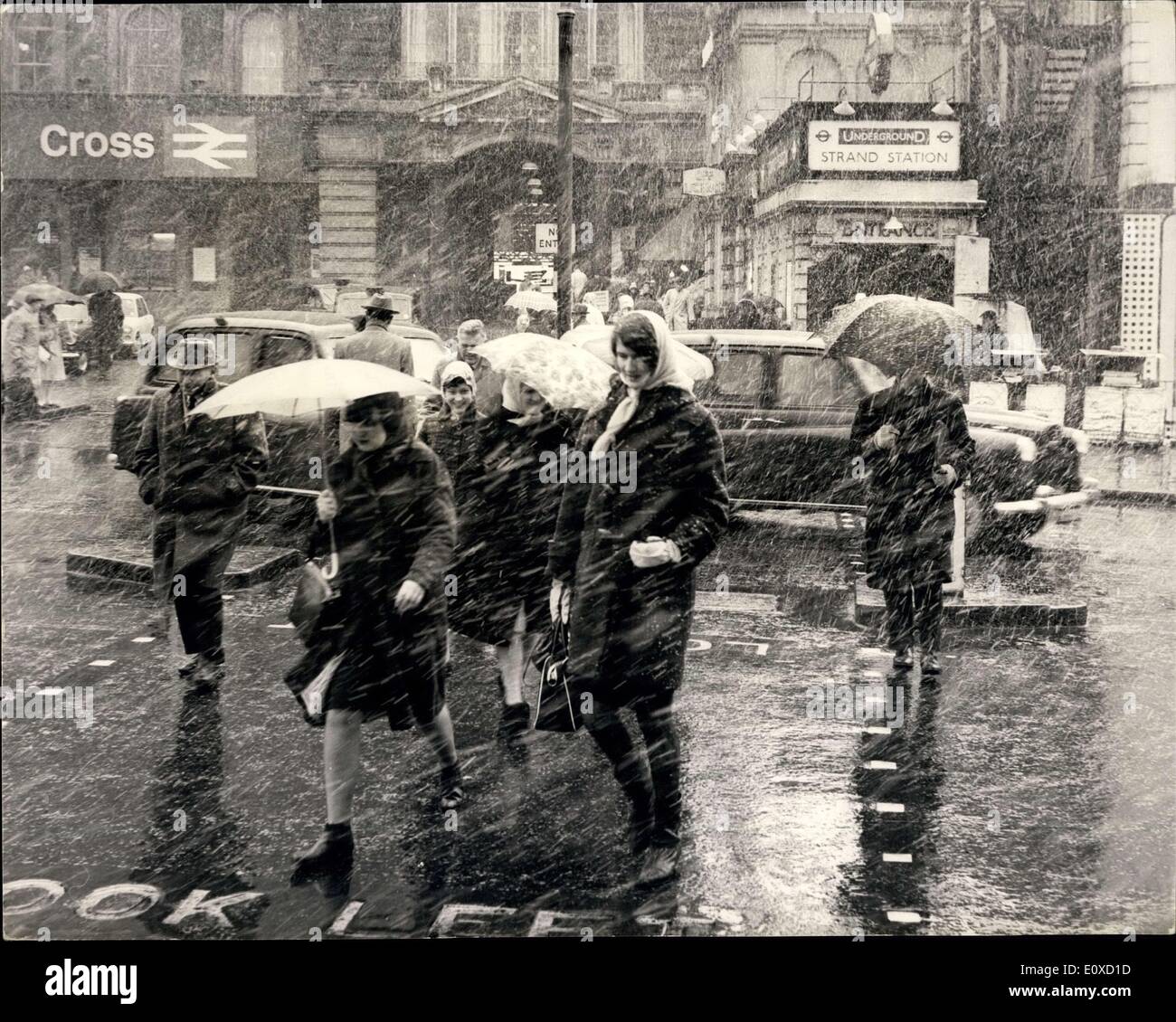 Apr. 14, 1966 - Heavy snow hits London and the South of England: A ...