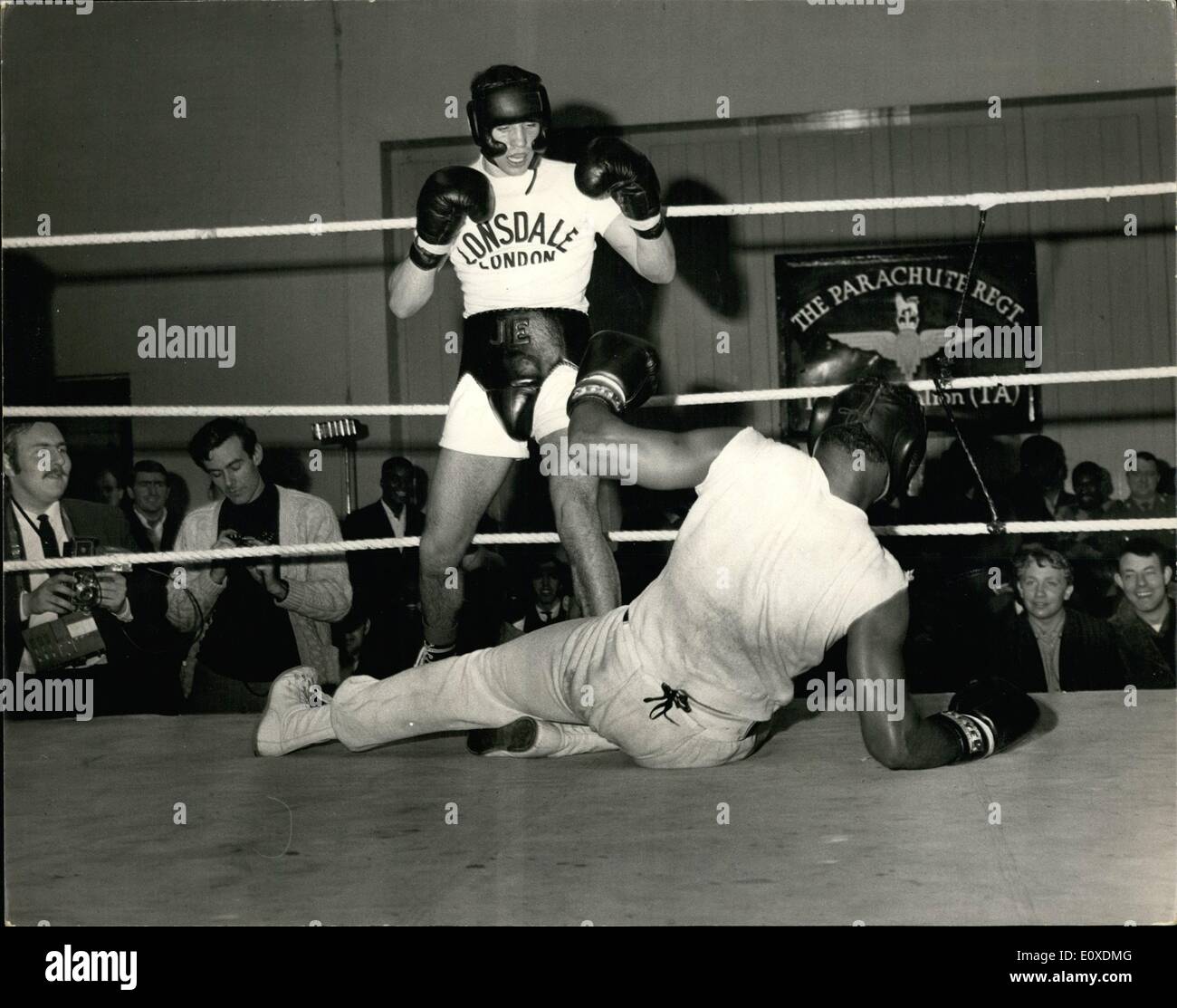 1966 henry cooper in training hi-res stock photography and images - Alamy