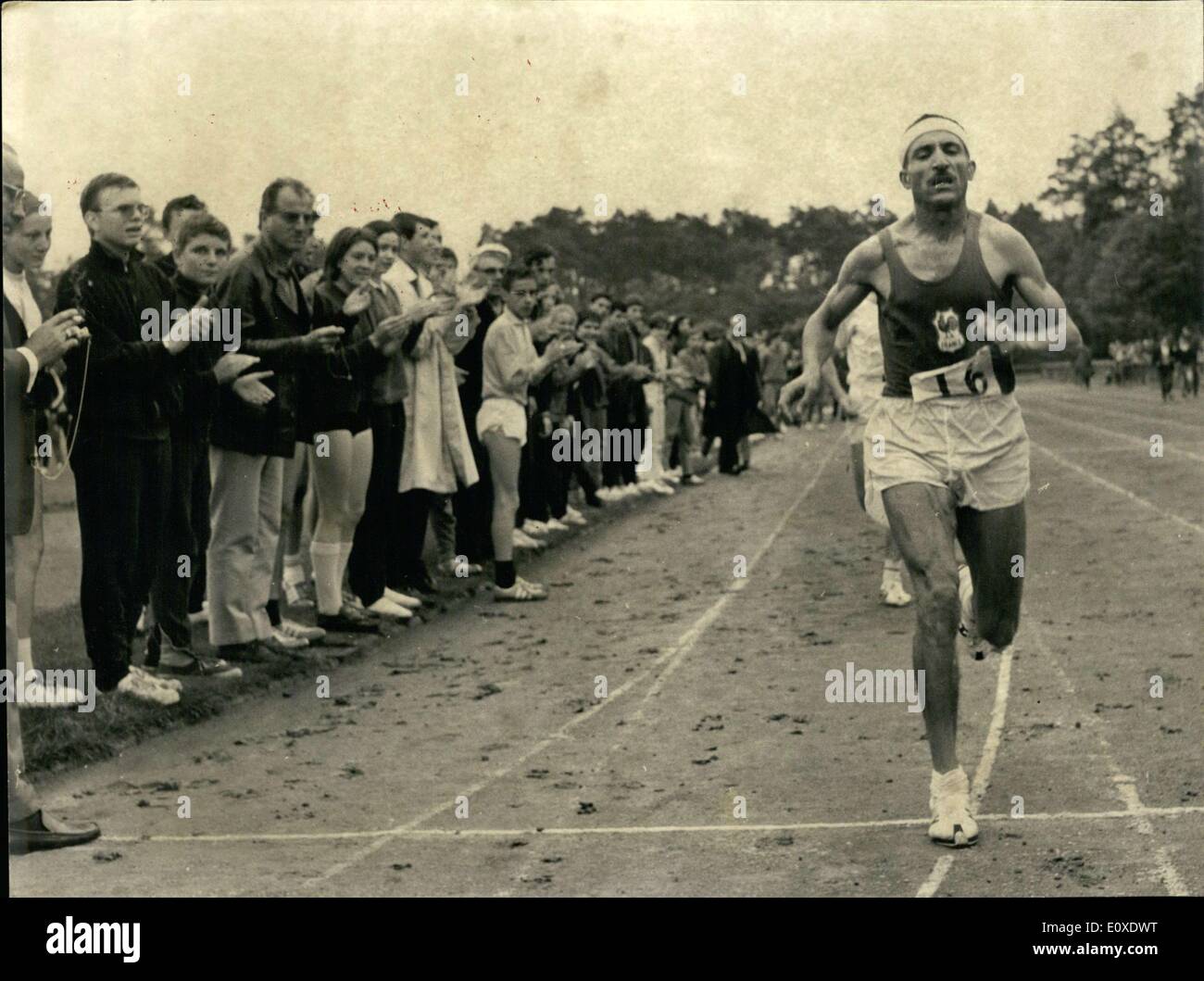 Paris marathon finish line hi-res stock photography and images - Alamy