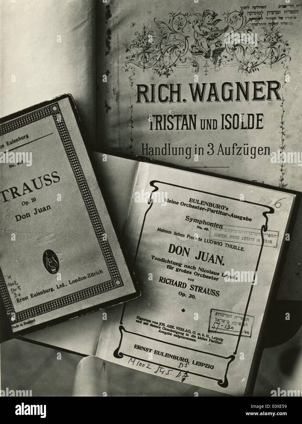 Archival books hi-res stock photography and images - Alamy