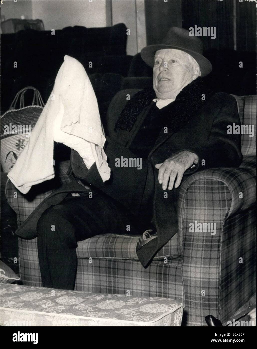 Chaplin himself hi-res stock photography and images - Alamy