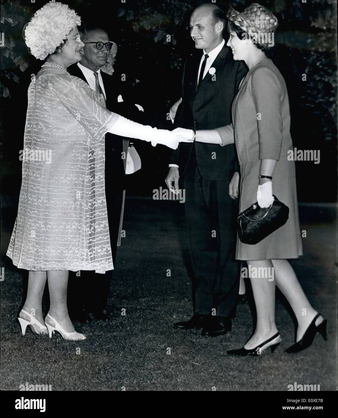 Queen elizabeth mother state hi-res stock photography and images - Alamy