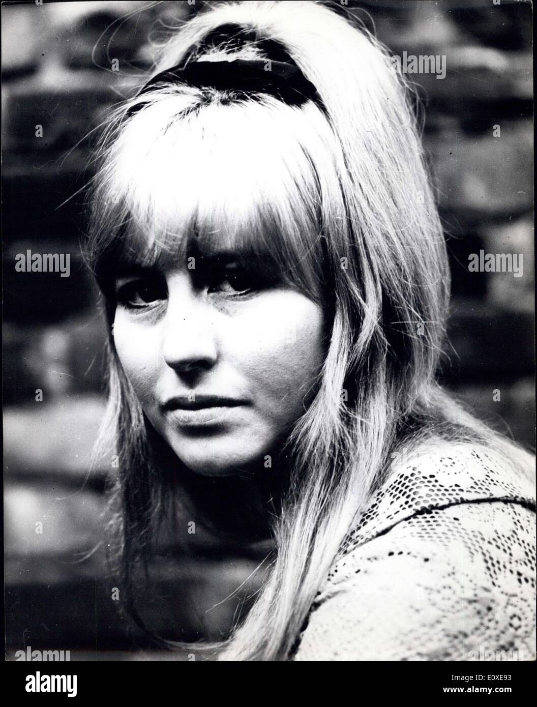 Cynthia lennon 1966 hi-res stock photography and images - Alamy