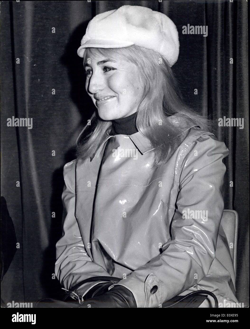 Cynthia lennon 1966 hi-res stock photography and images - Alamy