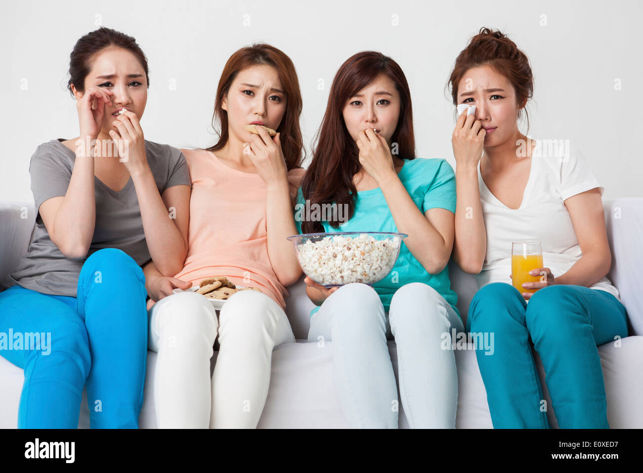 Four young women sitting on couch hi-res stock photography and images ...