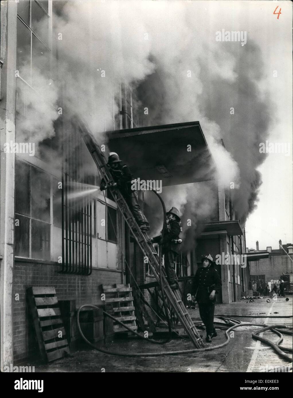 Factory on fire hi-res stock photography and images - Alamy