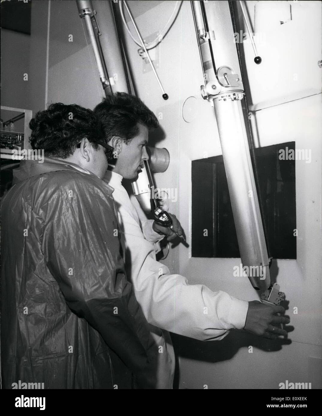 The institute radio chemistry hi-res stock photography and images - Alamy