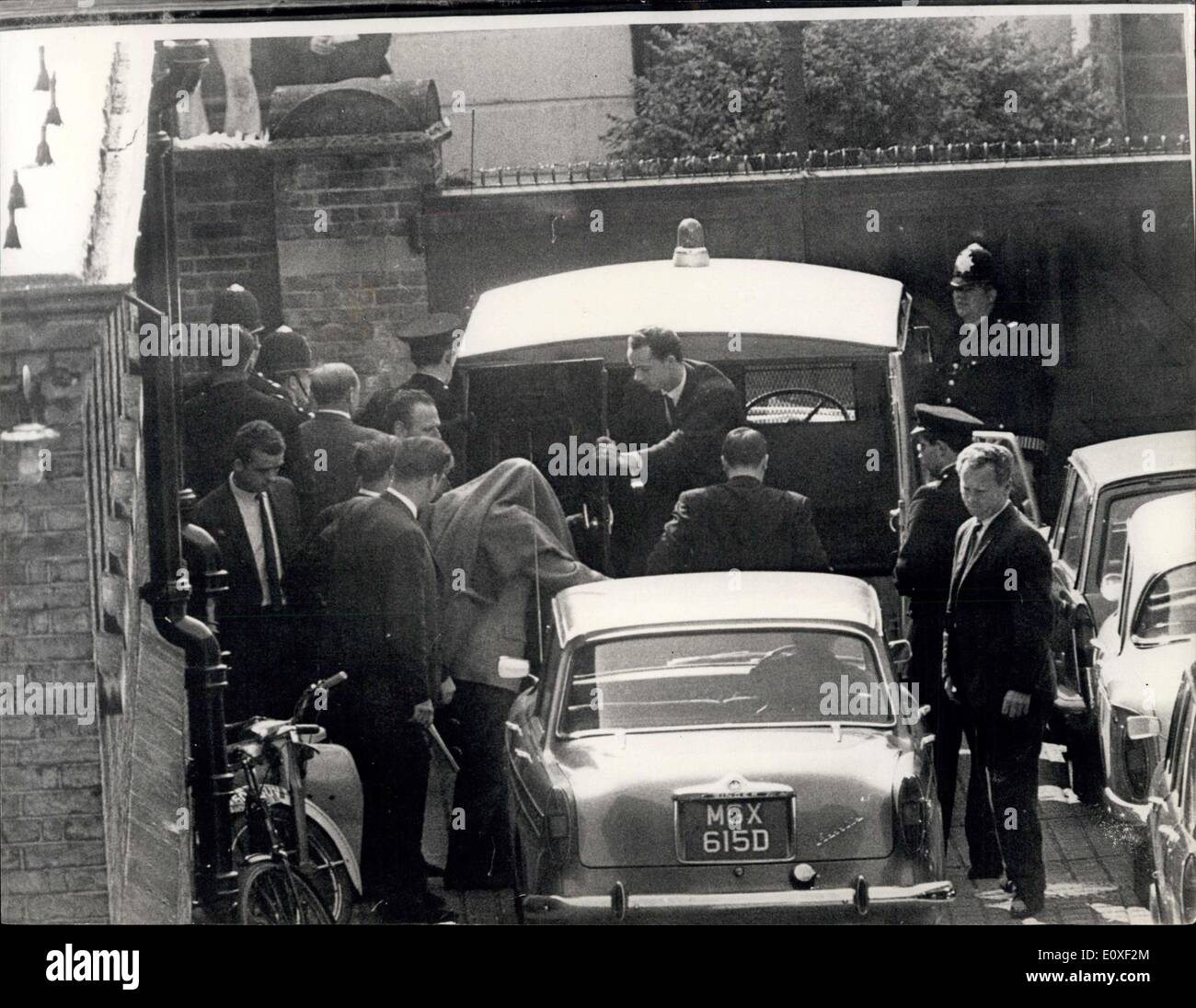 Aug. 17, 1966 - Police guard ring Witney ? Ringed by detectives, John ...